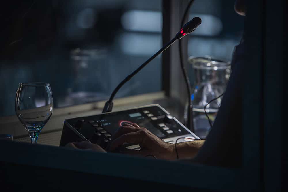 How Does Simultaneous Translation Work How Does Simultaneous Translation Work